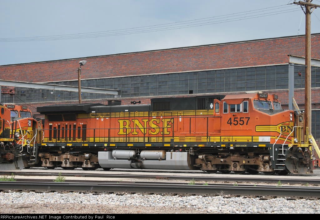 BNSF 4557